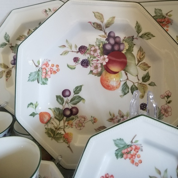 Johnson Brothers | Dining | 7 Johnson Bros Fresh Fruit Cup And Saucer ...